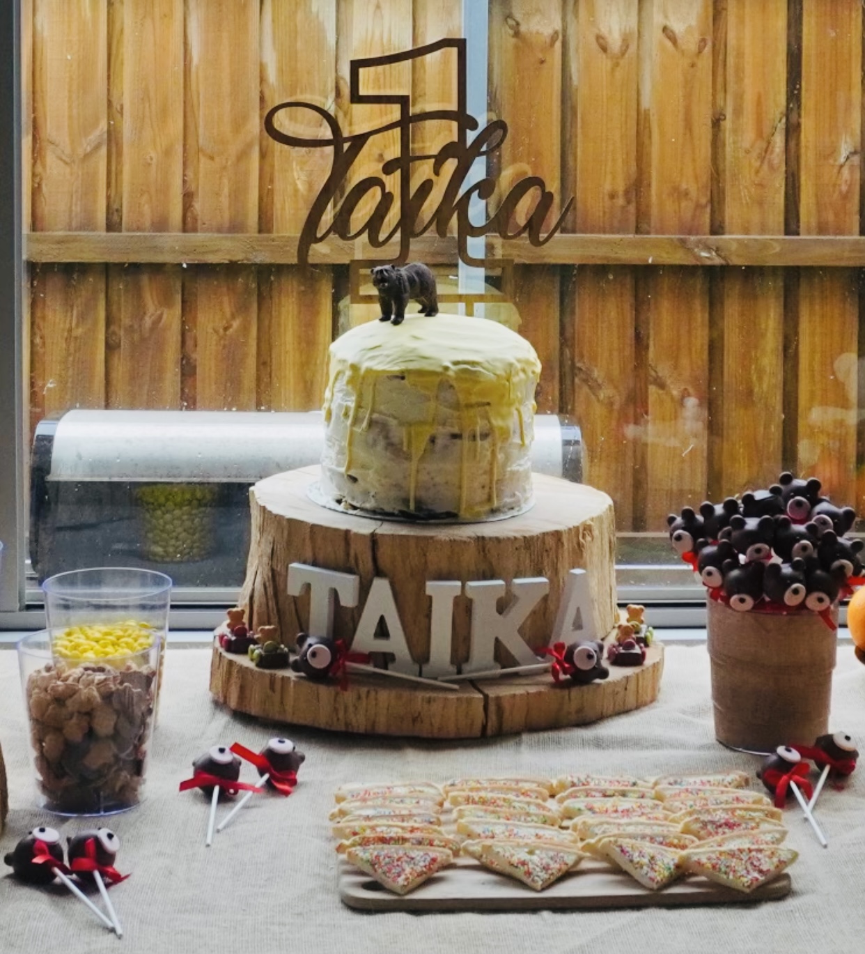 Cake Toppers – Express Trophies